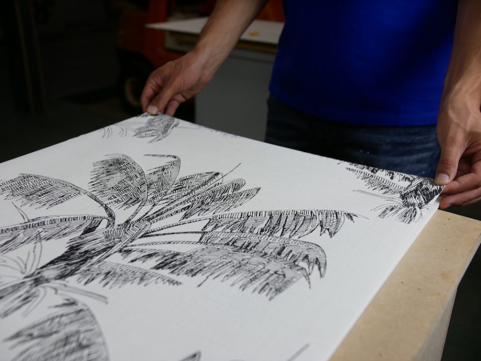 Crafting a wallpaper panel without glue: DIY instructions