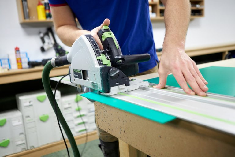 How to cut and saw a PVC sheet | Plasticsheetsshop.co.uk